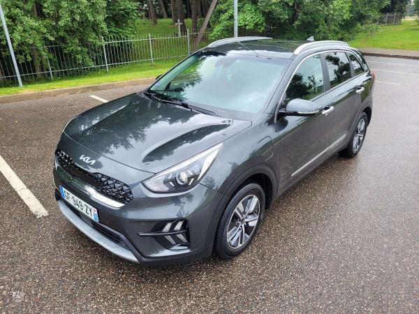 Grey Kia Niro 2022 in Vilnius, with an engine capacity of 1.58 L and mileage of 113 thousand km for 15999 €, photo 2 on AUTOMOTO.COM.LV