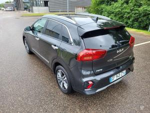 Grey Kia Niro 2022 in Vilnius, with an engine capacity of 1.58 L and mileage of 113 thousand km for 15999 €, photo 5 on AUTOMOTO.COM.LV