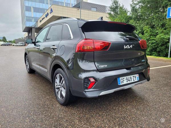Grey Kia Niro 2022 in Vilnius, with an engine capacity of 1.58 L and mileage of 113 thousand km for 15999 €, photo 5 on AUTOMOTO.COM.LV