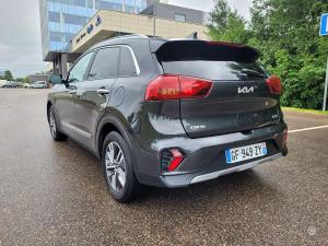 Grey Kia Niro 2022 in Vilnius, with an engine capacity of 1.58 L and mileage of 113 thousand km for 15999 €, photo 6 on AUTOMOTO.COM.LV