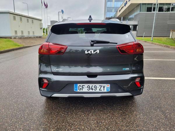 Grey Kia Niro 2022 in Vilnius, with an engine capacity of 1.58 L and mileage of 113 thousand km for 15999 €, photo 6 on AUTOMOTO.COM.LV