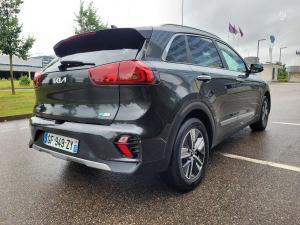 Grey Kia Niro 2022 in Vilnius, with an engine capacity of 1.58 L and mileage of 113 thousand km for 15999 €, photo 9 on AUTOMOTO.COM.LV