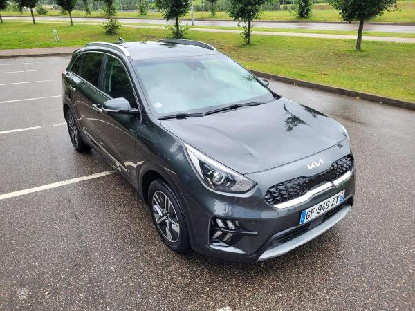 Grey Kia Niro 2022 in Vilnius, with an engine capacity of 1.58 L and mileage of 113 thousand km for 15999 €, photo 10 on AUTOMOTO.COM.LV