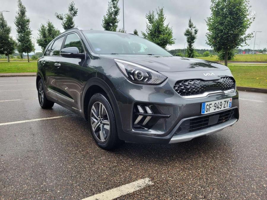 Grey Kia Niro 2022 in Vilnius, with an engine capacity of 1.58 L and mileage of 113 thousand km for 15999 €, photo 12 on AUTOMOTO.COM.LV