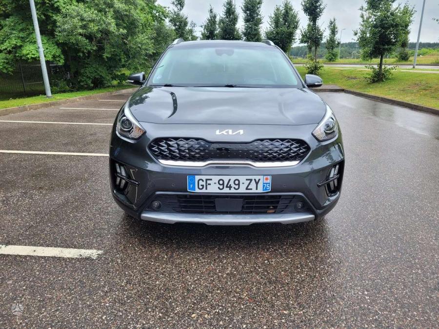 Grey Kia Niro 2022 in Vilnius, with an engine capacity of 1.58 L and mileage of 113 thousand km for 15999 €, photo 13 on AUTOMOTO.COM.LV