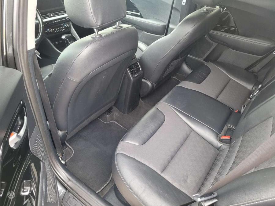Grey Kia Niro 2022 in Vilnius, with an engine capacity of 1.58 L and mileage of 113 thousand km for 15999 €, photo 15 on AUTOMOTO.COM.LV