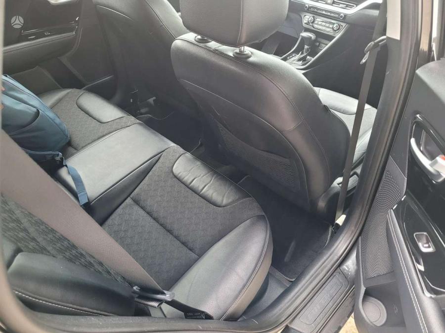 Grey Kia Niro 2022 in Vilnius, with an engine capacity of 1.58 L and mileage of 113 thousand km for 15999 €, photo 16 on AUTOMOTO.COM.LV