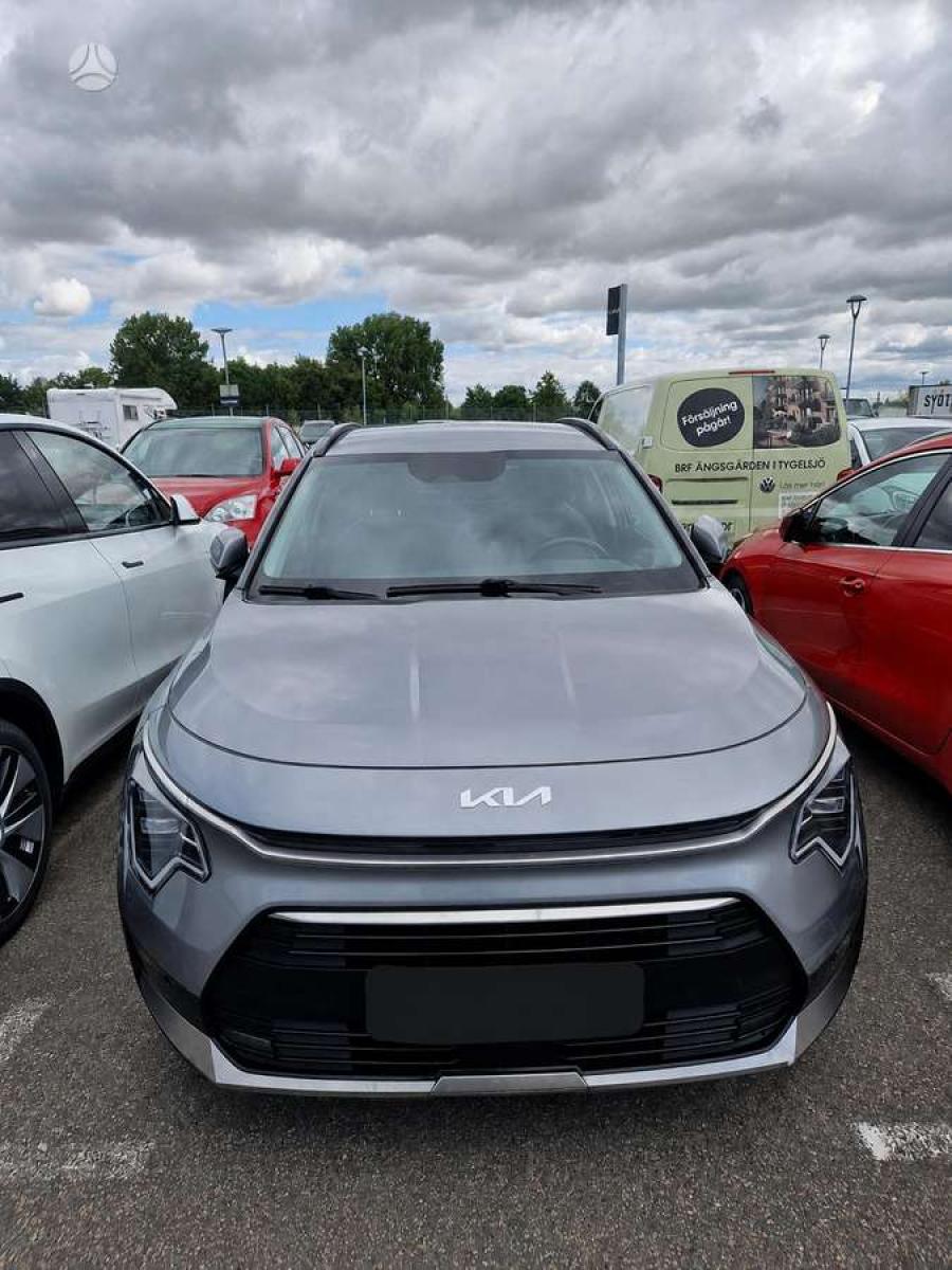 Pelēks Kia Niro 2022 Šauļi, ar dzinēja tilpumu 1.58 L un nobraukumu 215 tūkst. km par 16600 €, foto 1 vietnē AUTOMOTO.COM.LV