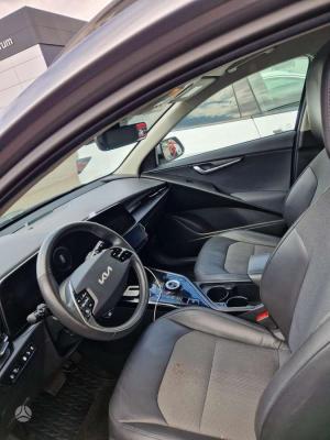 Pelēks Kia Niro 2022 Šauļi, ar dzinēja tilpumu 1.58 L un nobraukumu 215 tūkst. km par 16600 €, foto 5 vietnē AUTOMOTO.COM.LV