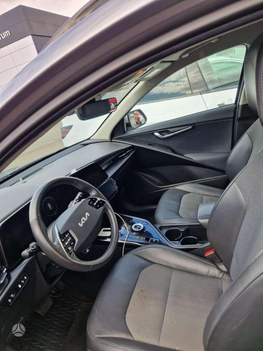 Pelēks Kia Niro 2022 Šauļi, ar dzinēja tilpumu 1.58 L un nobraukumu 215 tūkst. km par 16600 €, foto 5 vietnē AUTOMOTO.COM.LV