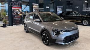 Grey Kia Niro 2022 in Riga, with an engine capacity of 1.60 L and mileage of 98 thousand km for 26990 €, photo  on AUTOMOTO.COM.LV