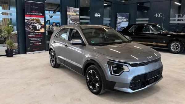 Grey Kia Niro 2022 in Marupe, with an engine capacity of 0.00 L and mileage of 98 thousand km for 26990 €, photo 1 on AUTOMOTO.COM.LV