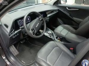 Grey Kia Niro 2023 in Kaunas, with an engine capacity of 0.00 L and mileage of 20 thousand km for 28477 €, photo 5 on AUTOMOTO.COM.LV