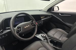 Grey Kia Niro 2023 in Kaunas, with an engine capacity of 0.00 L and mileage of 39 thousand km for 33789 €, photo 2 on AUTOMOTO.COM.LV