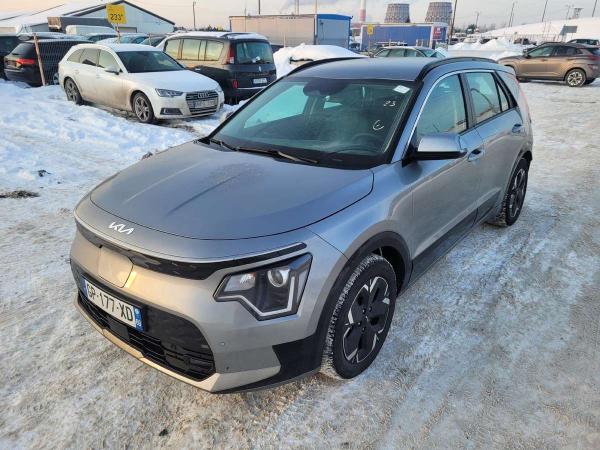 Grey Kia Niro 2023 in Vilnius, with an engine capacity of 0.00 L and mileage of 90 thousand km for 21000 €, photo 1 on AUTOMOTO.COM.LV