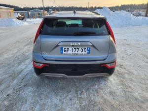 Grey Kia Niro 2023 in Vilnius, with an engine capacity of 0.00 L and mileage of 90 thousand km for 21000 €, photo 5 on AUTOMOTO.COM.LV