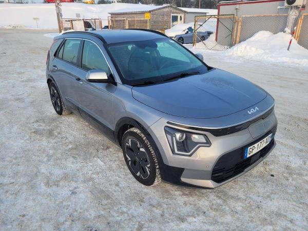 Grey Kia Niro 2023 in Vilnius, with an engine capacity of 0.00 L and mileage of 90 thousand km for 21000 €, photo 8 on AUTOMOTO.COM.LV