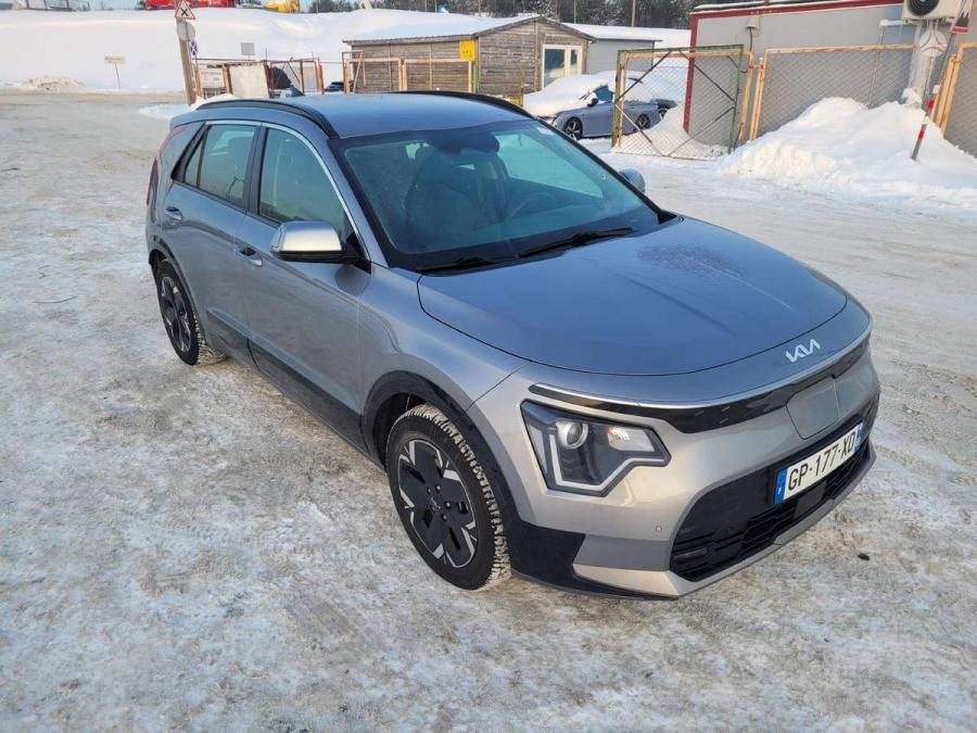 Grey Kia Niro 2023 in Vilnius, with an engine capacity of 0.00 L and mileage of 90 thousand km for 21000 €, photo 8 on AUTOMOTO.COM.LV