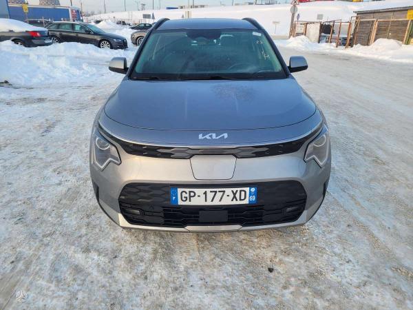 Grey Kia Niro 2023 in Vilnius, with an engine capacity of 0.00 L and mileage of 90 thousand km for 21000 €, photo 9 on AUTOMOTO.COM.LV