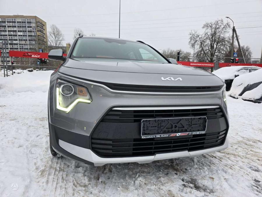 Pelēks Kia Niro 2023 Viļņa, ar dzinēja tilpumu 1.58 L un nobraukumu 80 tūkst. km par 19700 €, foto 2 vietnē AUTOMOTO.COM.LV