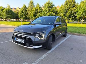 Grey Kia Niro 2023 in Klaipeda, with an engine capacity of 1.58 L and mileage of 73 thousand km for 22500 €, photo 6 on AUTOMOTO.COM.LV