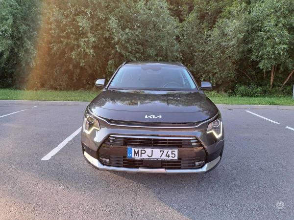 Pelēks Kia Niro 2023 Klaipėda, ar dzinēja tilpumu 1.58 L un nobraukumu 73 tūkst. km par 22500 €, foto 6 vietnē AUTOMOTO.COM.LV