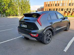 Grey Kia Niro 2023 in Klaipeda, with an engine capacity of 1.58 L and mileage of 73 thousand km for 22500 €, photo 11 on AUTOMOTO.COM.LV