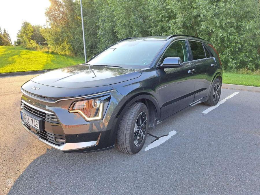 Grey Kia Niro 2023 in Klaipeda, with an engine capacity of 1.58 L and mileage of 73 thousand km for 22500 €, photo 14 on AUTOMOTO.COM.LV