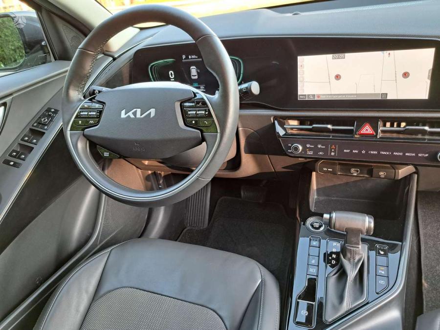 Grey Kia Niro 2023 in Klaipeda, with an engine capacity of 1.58 L and mileage of 73 thousand km for 22500 €, photo 17 on AUTOMOTO.COM.LV