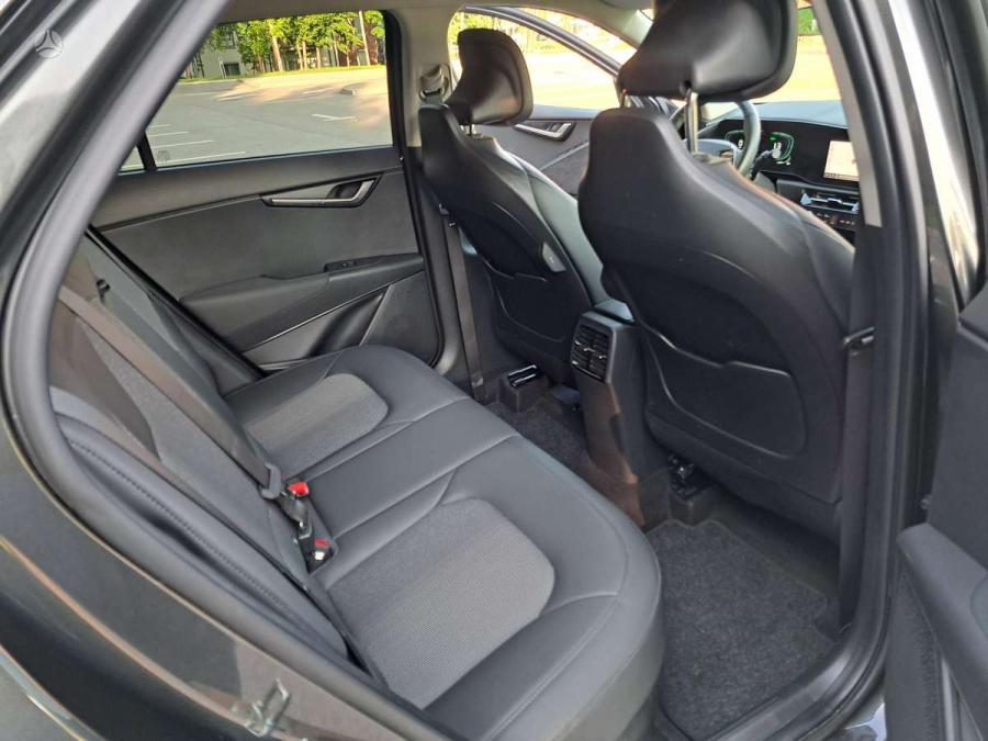 Grey Kia Niro 2023 in Klaipeda, with an engine capacity of 1.58 L and mileage of 73 thousand km for 22500 €, photo 19 on AUTOMOTO.COM.LV