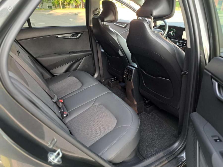 Grey Kia Niro 2023 in Klaipeda, with an engine capacity of 1.58 L and mileage of 73 thousand km for 22500 €, photo 21 on AUTOMOTO.COM.LV