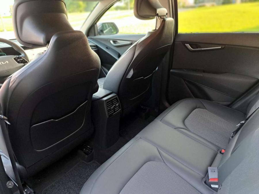 Grey Kia Niro 2023 in Klaipeda, with an engine capacity of 1.58 L and mileage of 73 thousand km for 22500 €, photo 27 on AUTOMOTO.COM.LV