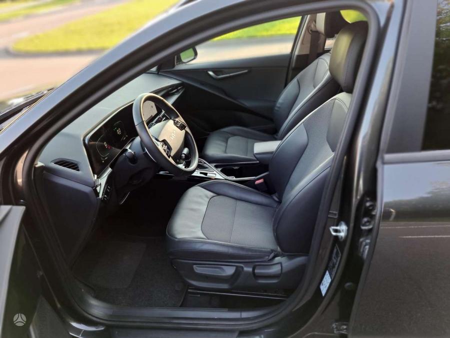 Grey Kia Niro 2023 in Klaipeda, with an engine capacity of 1.58 L and mileage of 73 thousand km for 22500 €, photo 28 on AUTOMOTO.COM.LV