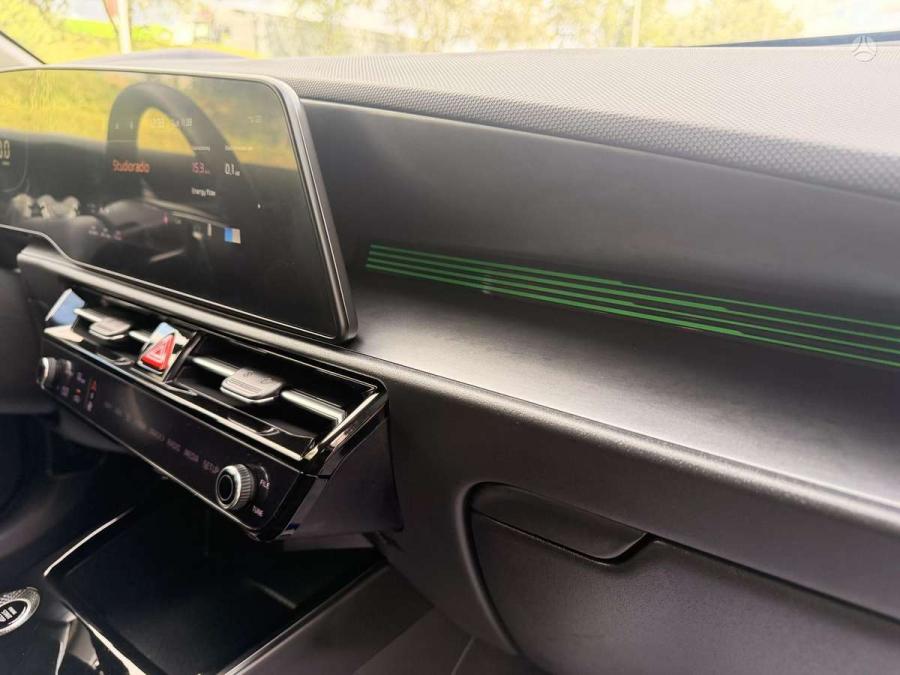 Pelēks Kia Niro 2023 Viļņa, ar dzinēja tilpumu 1.58 L un nobraukumu 85 tūkst. km par 21500 €, foto 24 vietnē AUTOMOTO.COM.LV