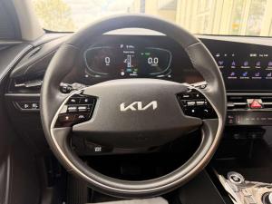 Pelēks Kia Niro 2023 Viļņa, ar dzinēja tilpumu 1.58 L un nobraukumu 85 tūkst. km par 21500 €, foto 34 vietnē AUTOMOTO.COM.LV
