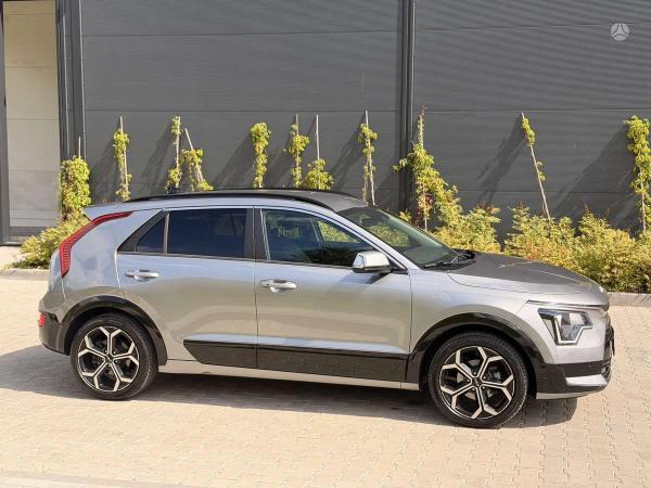 Grey Kia Niro 2023 in Vilnius, with an engine capacity of 1.58 L and mileage of 85 thousand km for 21500 €, photo 10 on AUTOMOTO.COM.LV