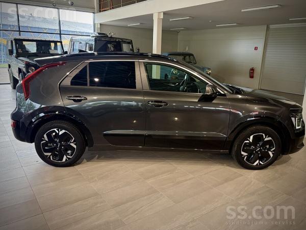 Pelēks Kia Niro 2023 Dobele, ar dzinēja tilpumu 0.00 L un nobraukumu 17 tūkst. km par 28950 €, foto 3 vietnē AUTOMOTO.COM.LV