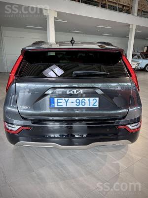 Grey Kia Niro 2023 in Dobele, with an engine capacity of 0.00 L and mileage of 17 thousand km for 28950 €, photo 5 on AUTOMOTO.COM.LV