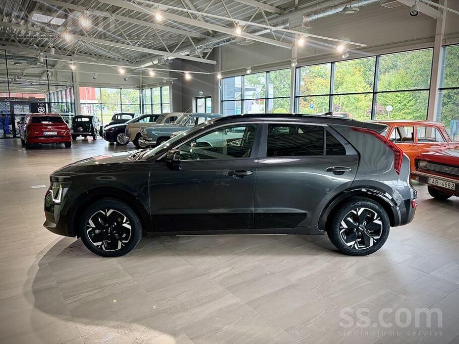 Grey Kia Niro 2023 in Dobele, with an engine capacity of 0.00 L and mileage of 17 thousand km for 28950 €, photo 7 on AUTOMOTO.COM.LV