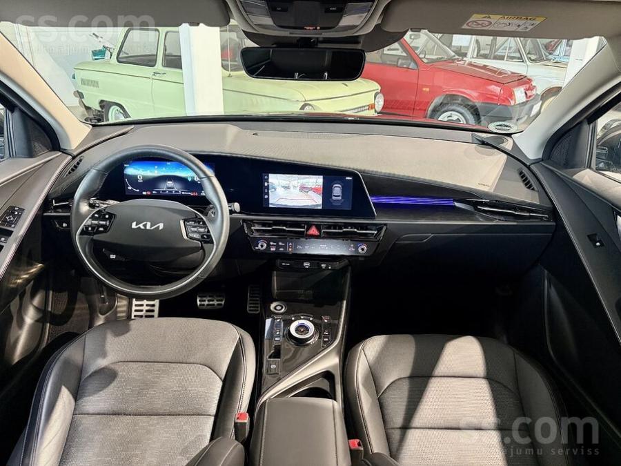 Grey Kia Niro 2023 in Dobele, with an engine capacity of 0.00 L and mileage of 17 thousand km for 28950 €, photo 10 on AUTOMOTO.COM.LV
