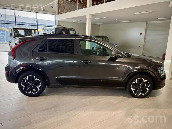 Киа Niro 2023 в Добеле на AUTOMOTO.COM.LV Серый Киа Niro 2023 в Добеле, объемом двигателя 0.00 л и пробегом 82 тыс. км за 28750 €, фото 3 на AUTOMOTO.COM.LV