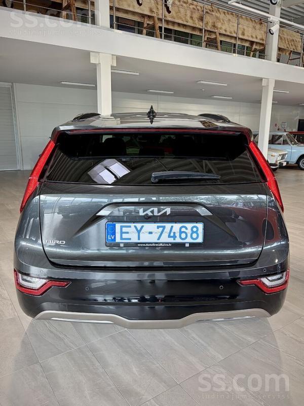 Киа Niro 2023 в Добеле на AUTOMOTO.COM.LV Серый Киа Niro 2023 в Добеле, объемом двигателя 0.00 л и пробегом 82 тыс. км за 28750 €, фото 5 на AUTOMOTO.COM.LV