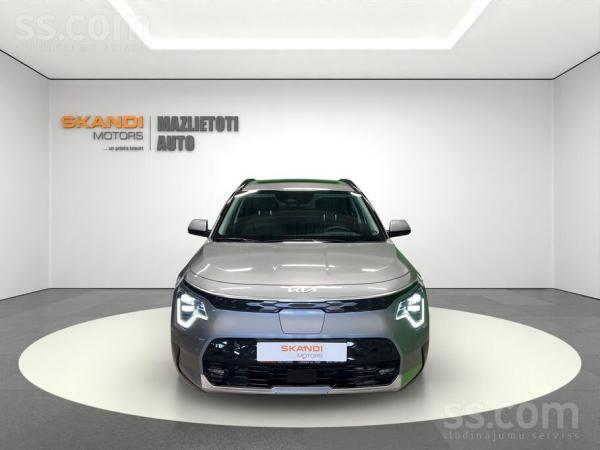 Grey Kia Niro 2024 in Riga, with an engine capacity of 1.60 L and mileage of 23 thousand km for 33990 €, photo 3 on AUTOMOTO.COM.LV