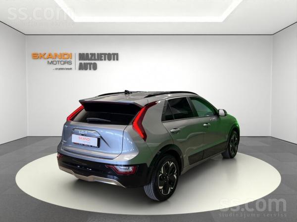 Grey Kia Niro 2024 in Riga, with an engine capacity of 1.60 L and mileage of 23 thousand km for 33990 €, photo 7 on AUTOMOTO.COM.LV