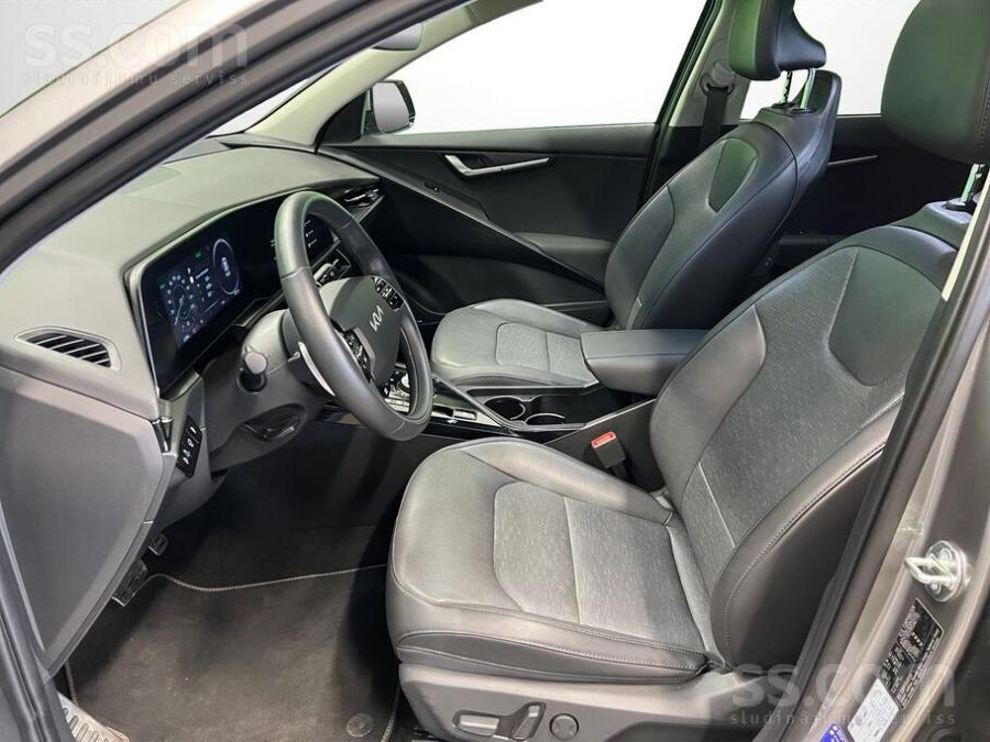 Pelēks Kia Niro 2024 Rīga, ar dzinēja tilpumu 1.60 L un nobraukumu 23 tūkst. km par 33990 €, foto 10 vietnē AUTOMOTO.COM.LV