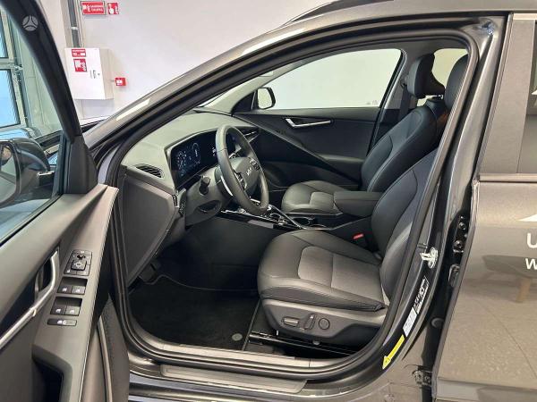 Pelēks Kia Niro 2026 Viļņa, ar dzinēja tilpumu 1.60 L un nobraukumu 3 tūkst. km par 30990 €, foto 7 vietnē AUTOMOTO.COM.LV