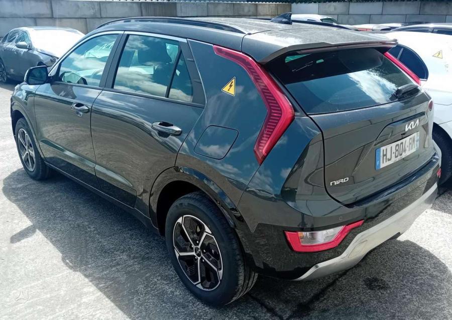 Pelēks Kia Niro 2026 Tauragė, ar dzinēja tilpumu 1.59 L un nobraukumu 2 tūkst. km par 17300 €, foto 4 vietnē AUTOMOTO.COM.LV