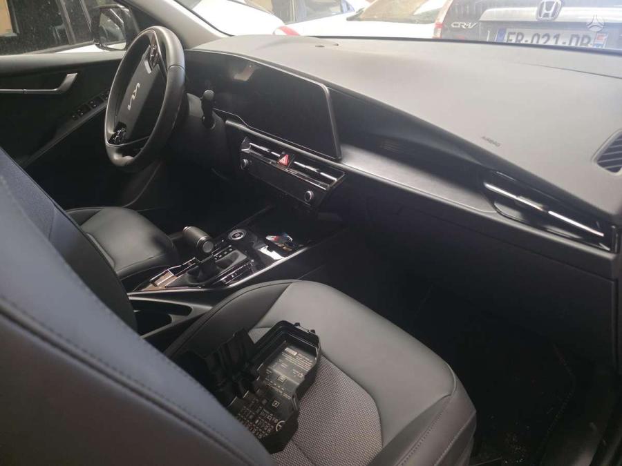 Pelēks Kia Niro 2026 Tauragė, ar dzinēja tilpumu 1.59 L un nobraukumu 2 tūkst. km par 17300 €, foto 16 vietnē AUTOMOTO.COM.LV