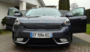 Grey Kia Niro 2017 in Kaunas, with an engine capacity of 1.60 L and mileage of 148 thousand km for 10450 €, photo 3 on AUTOMOTO.COM.LV