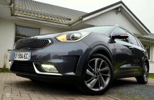 Grey Kia Niro 2017 in Kaunas, with an engine capacity of 1.60 L and mileage of 148 thousand km for 10450 €, photo 5 on AUTOMOTO.COM.LV